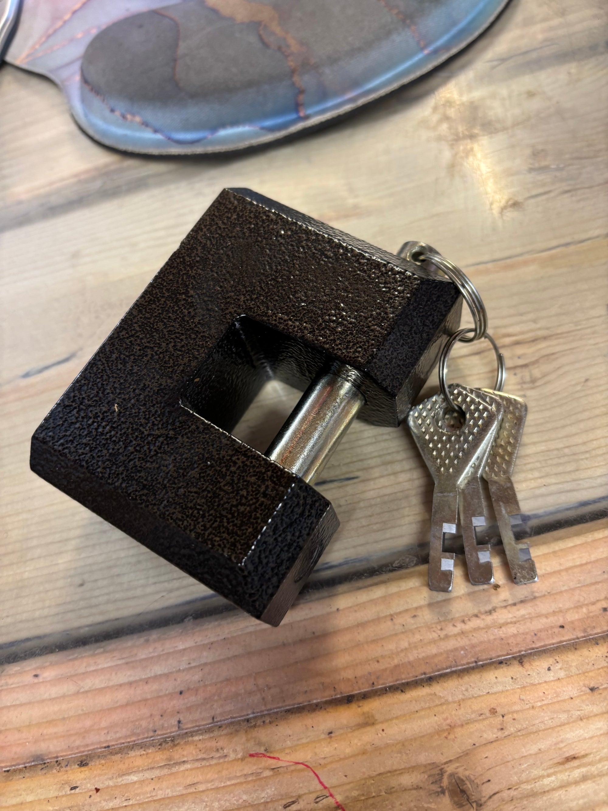 Heavy Duty Container Padlock with 3 Keys – Philip Jones Timber Products